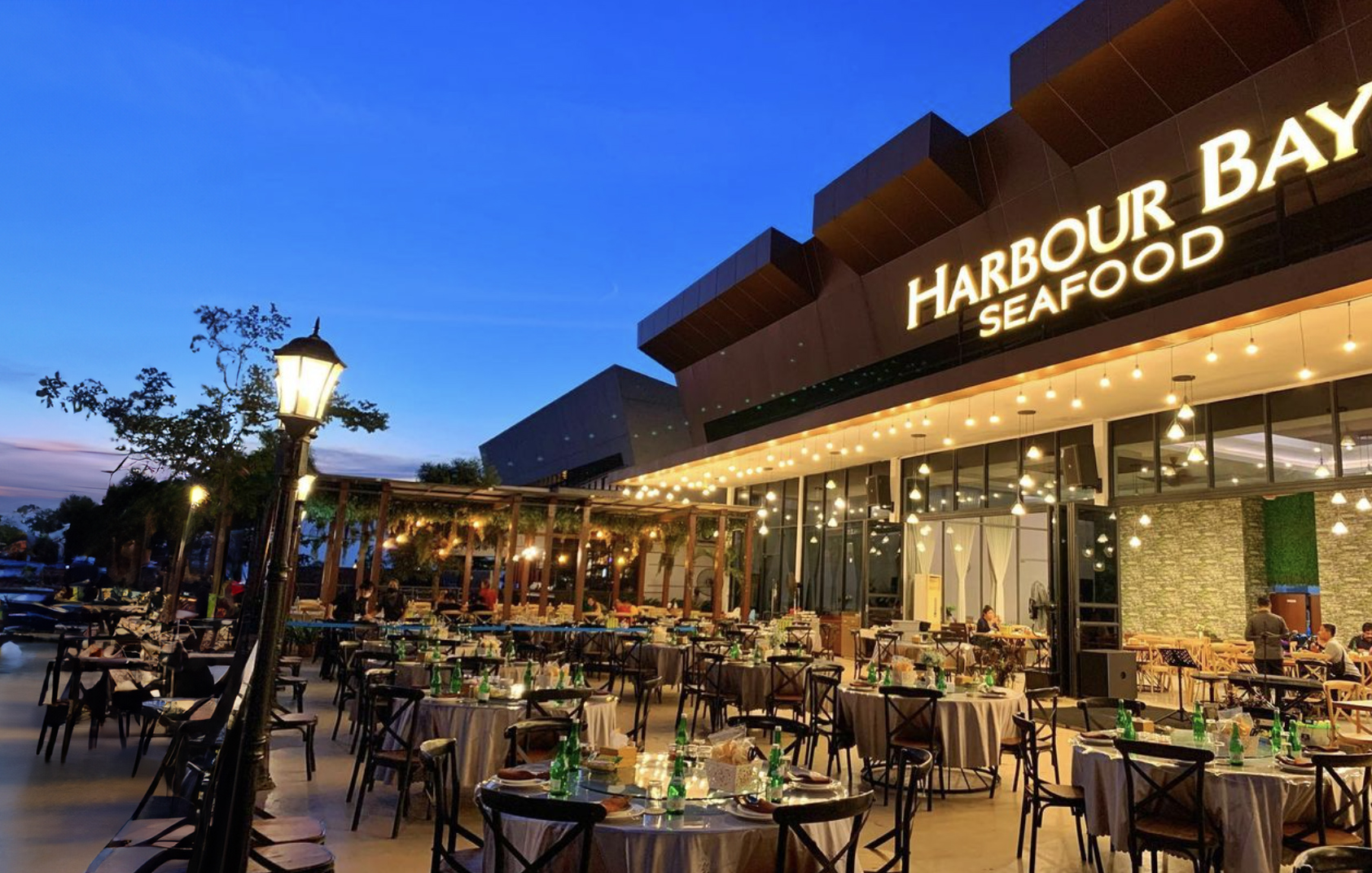 Momoo Juice Bar & Coffee Harbour Bay Seafood Jumbo Thai Kitchen SeeSea By Nomad Magal Korean BBQ ...